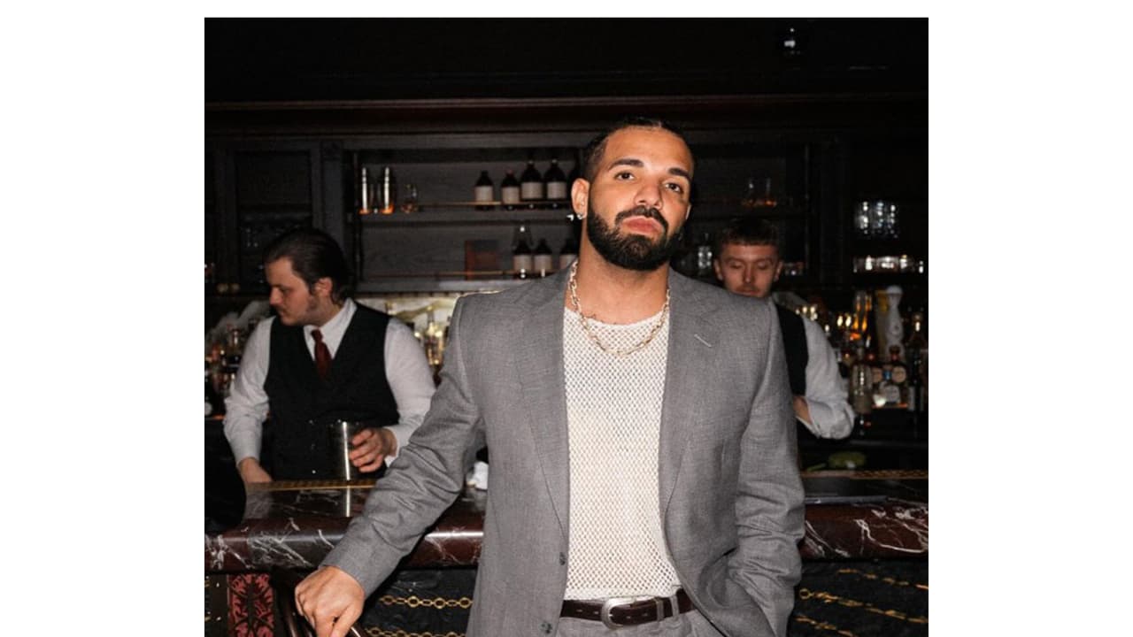 Drake Denies Plastic Surgery Rumors, Explains Viral Six-Pack Photo ...