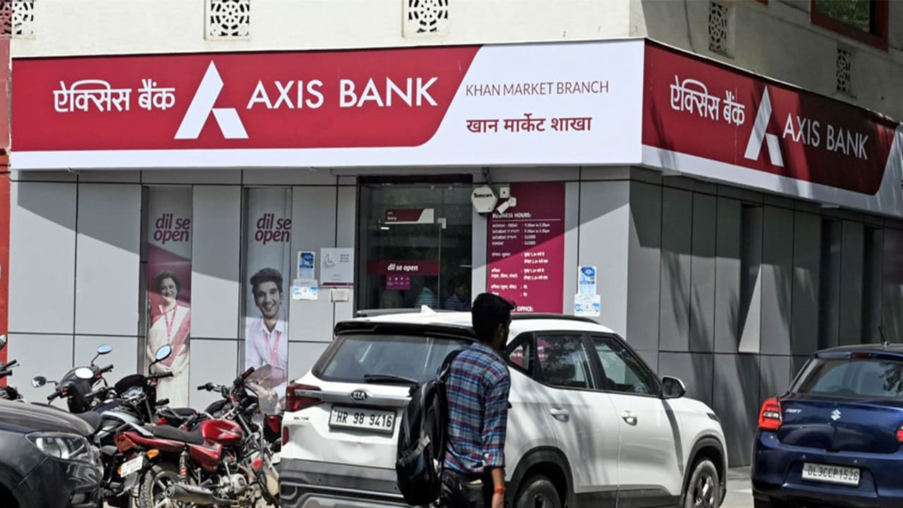 Indian Banks Face Tepid Q2 as NIM Pressures, Credit Costs Weigh ...