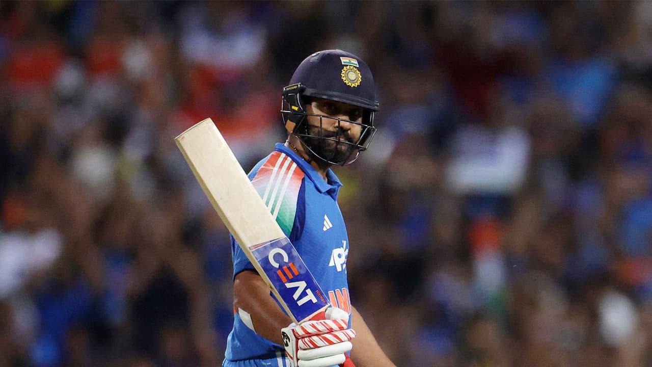 Rohit Sharma Receives Rousing Reception at Mumbai Airport after Returning from Australia ODI ...