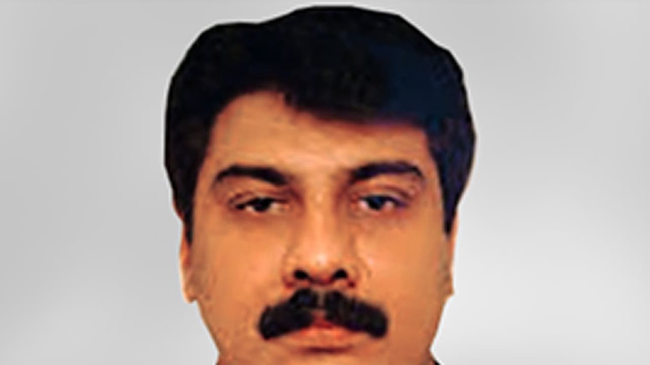 വിവാദങ്ങള്‍ക്കിടെ സജി ബഷീര്‍ ചുമതലയേറ്റു; സര്‍ക്കാര്‍ പുനഃപരിശോധനാ ഹര് ...