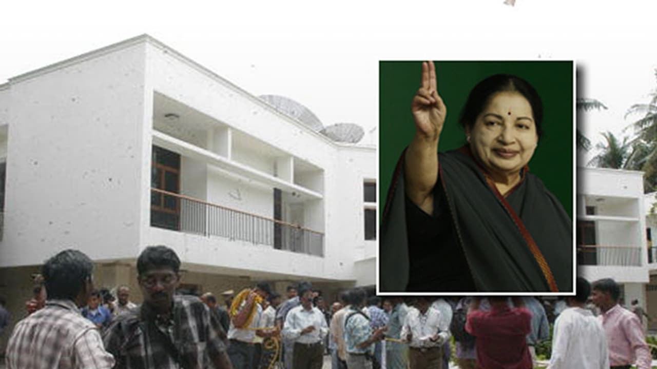 Jayalalitha Poes Garden House: జ‌య వారసులకే 'వేద నిలయం'.. తాళాలు ...
