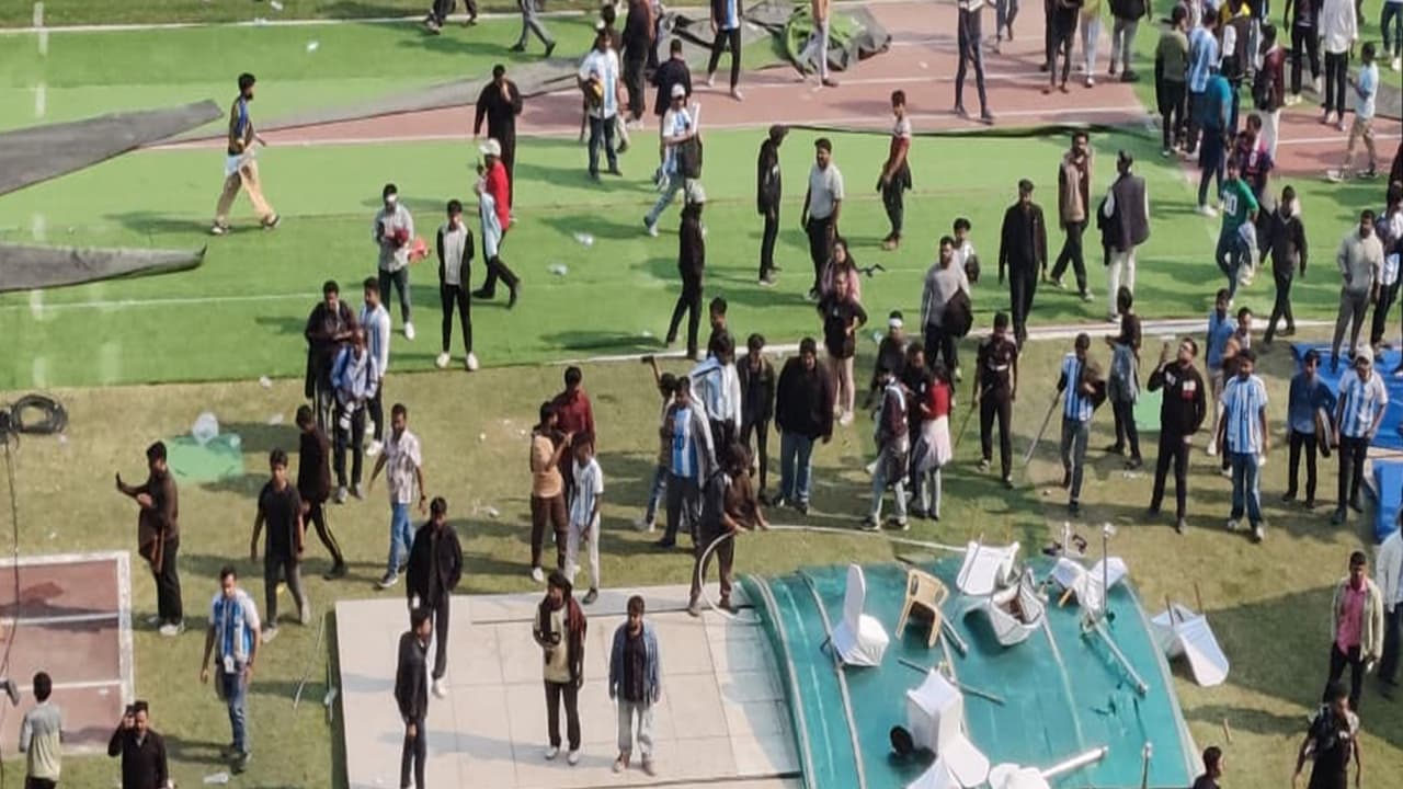 Messi's Kolkata event ends in chaos, angry fans demand full refund ...