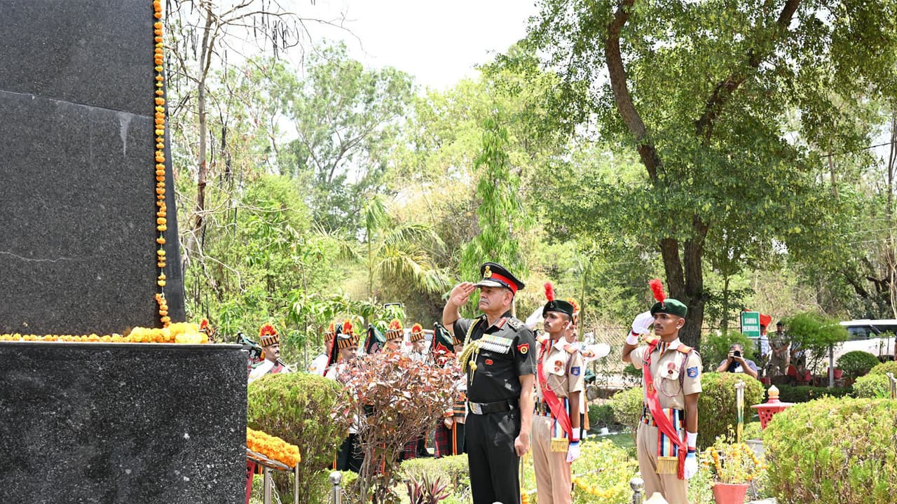Army chief Upendra Dwivedi visits his alma mater, Sainik School Rewa ...