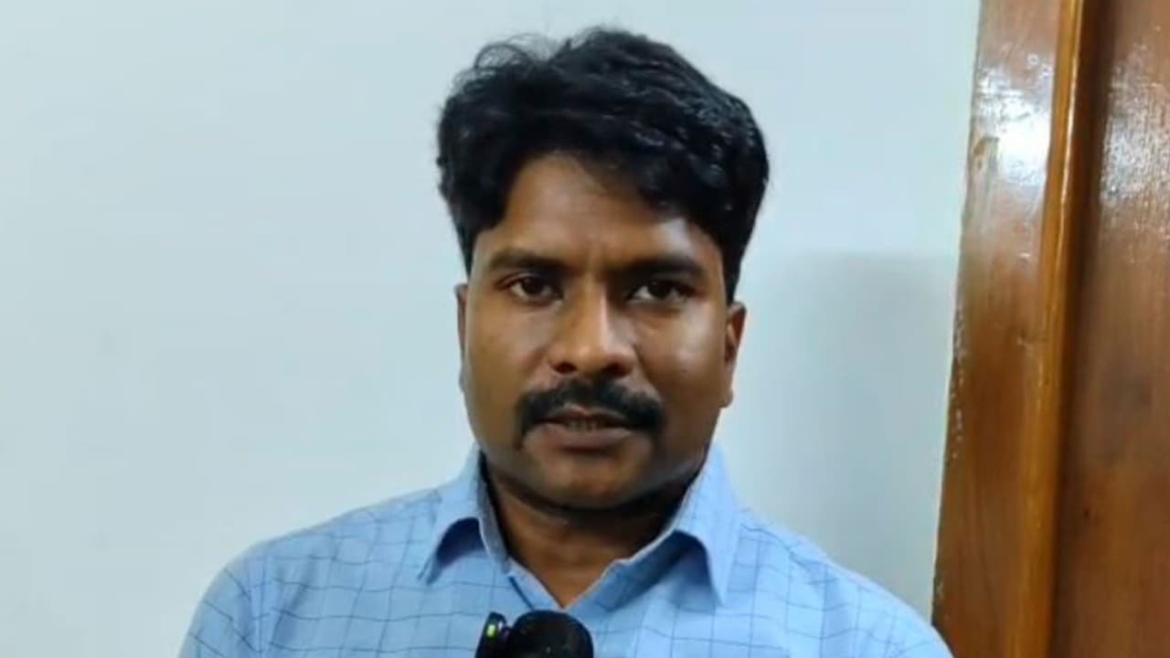 Palnadu DRO Murali Caught Red-Handed Accepting Rs 3 Lakh Bribe ...