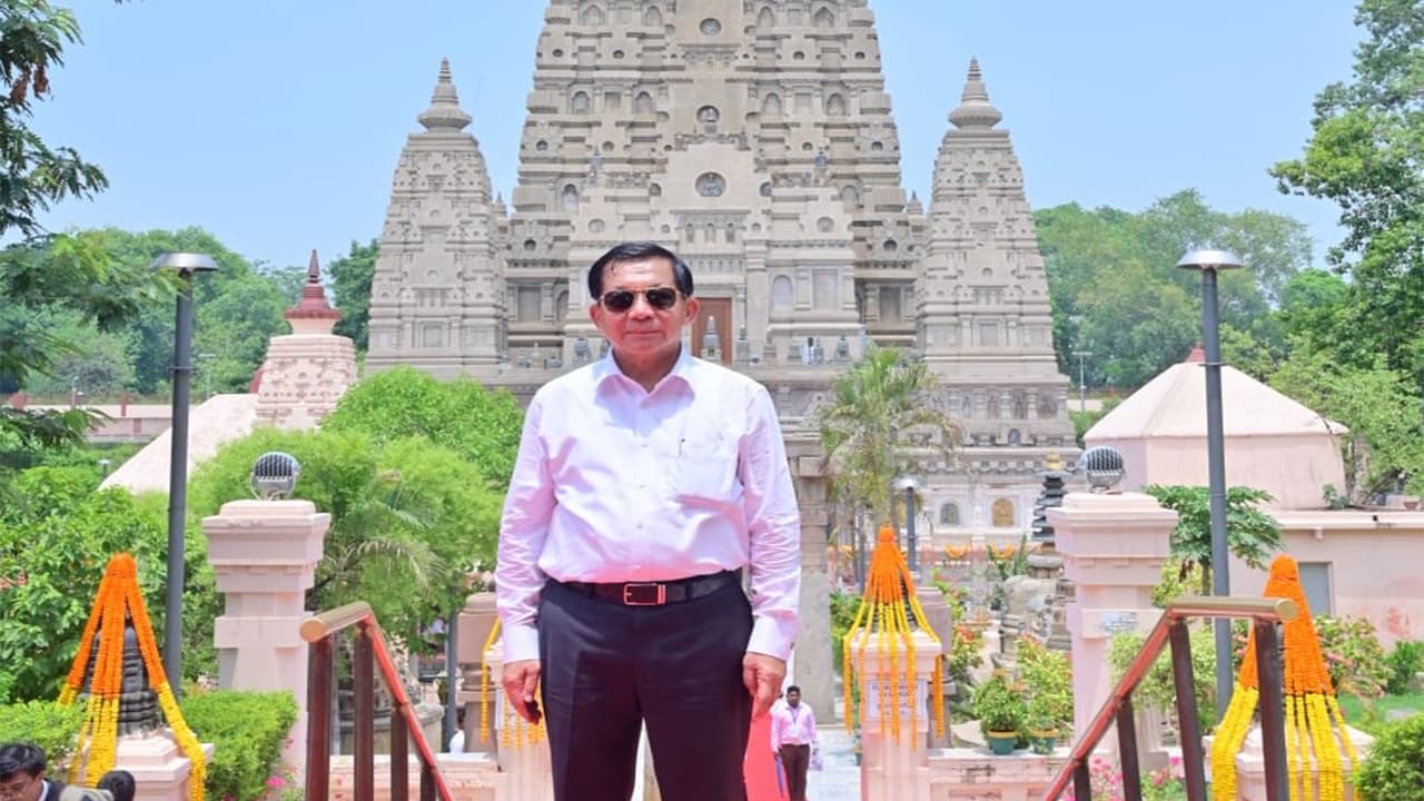 Myanmar President begins India visit with prayers at Bodh Gaya temple ...