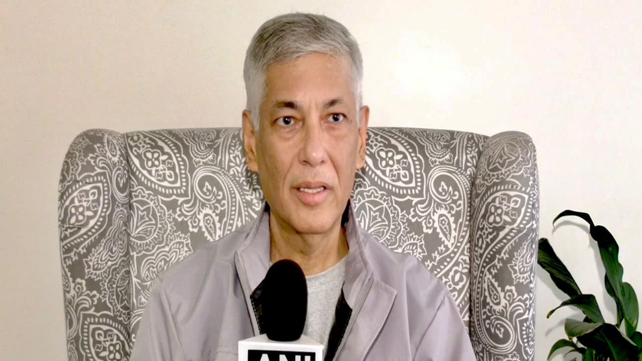 Ranveer Singh's 'Dhurandhar' rewrites box office rules in 2025 ...