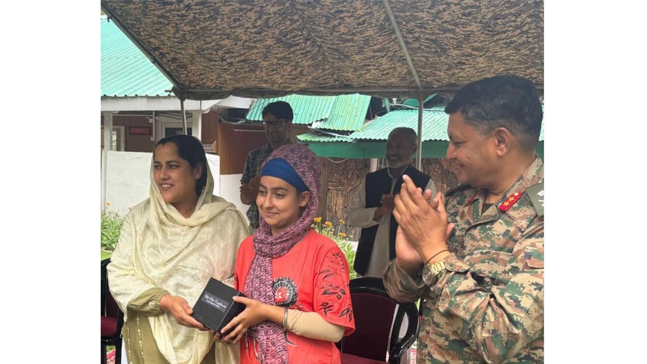Indian Army lauds 'Nari Shakti' in Karnah, felicitates women achievers ...