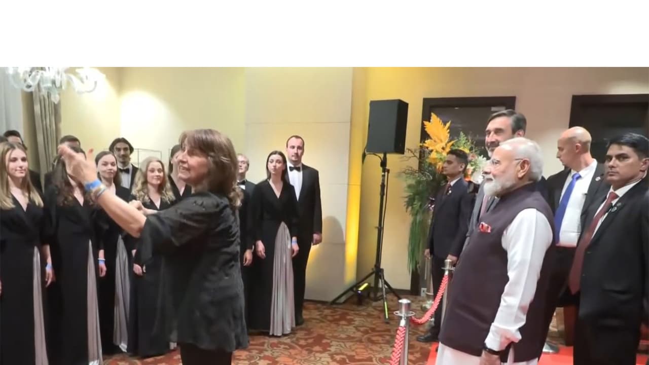 PM Modi gets warm welcome in Slovakia with 'Vande Mataram' rendition ...