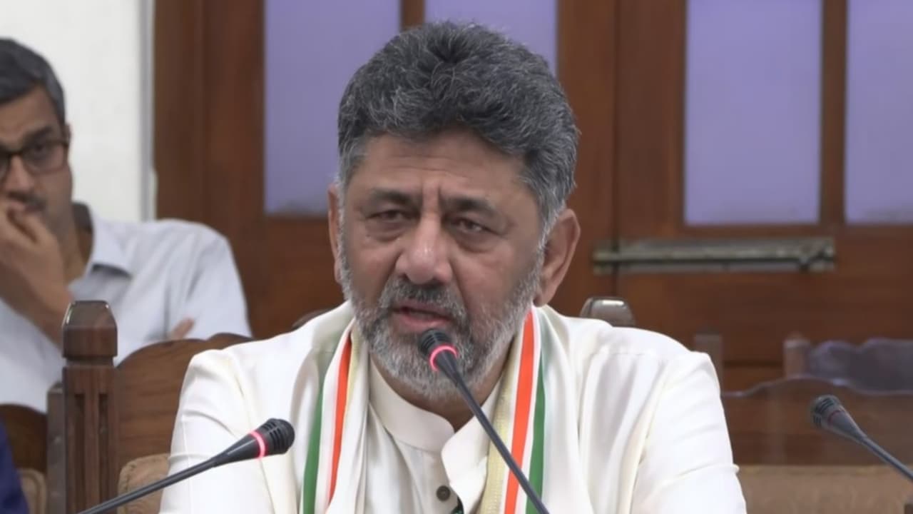 Karnataka: CM DK Shivakumar announces free bus passes for all students ...