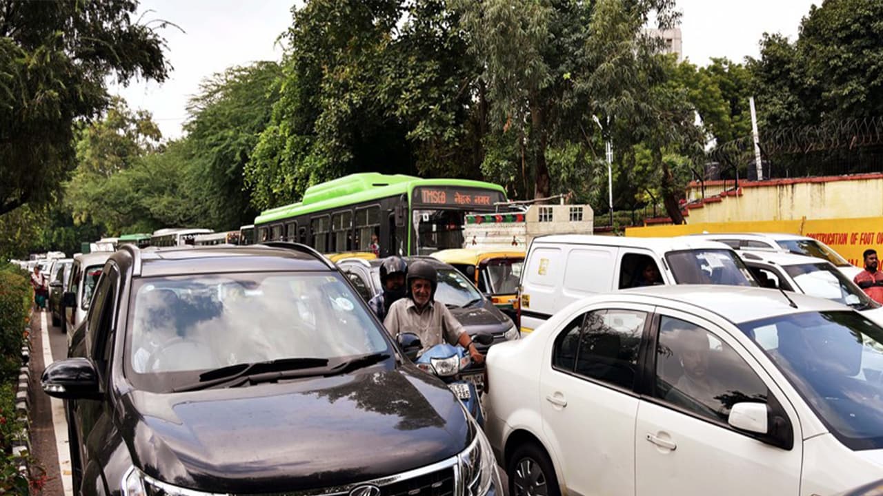 Indian auto sales soar in Oct 2025 with 17.2% PV growth; festive demand ...