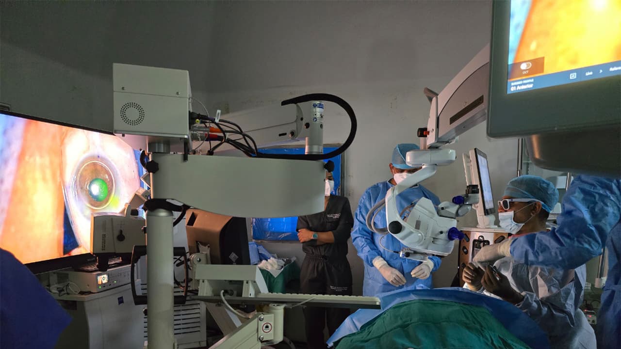Army Hospital Delhi achieves landmark in glaucoma surgery with 3D tech ...