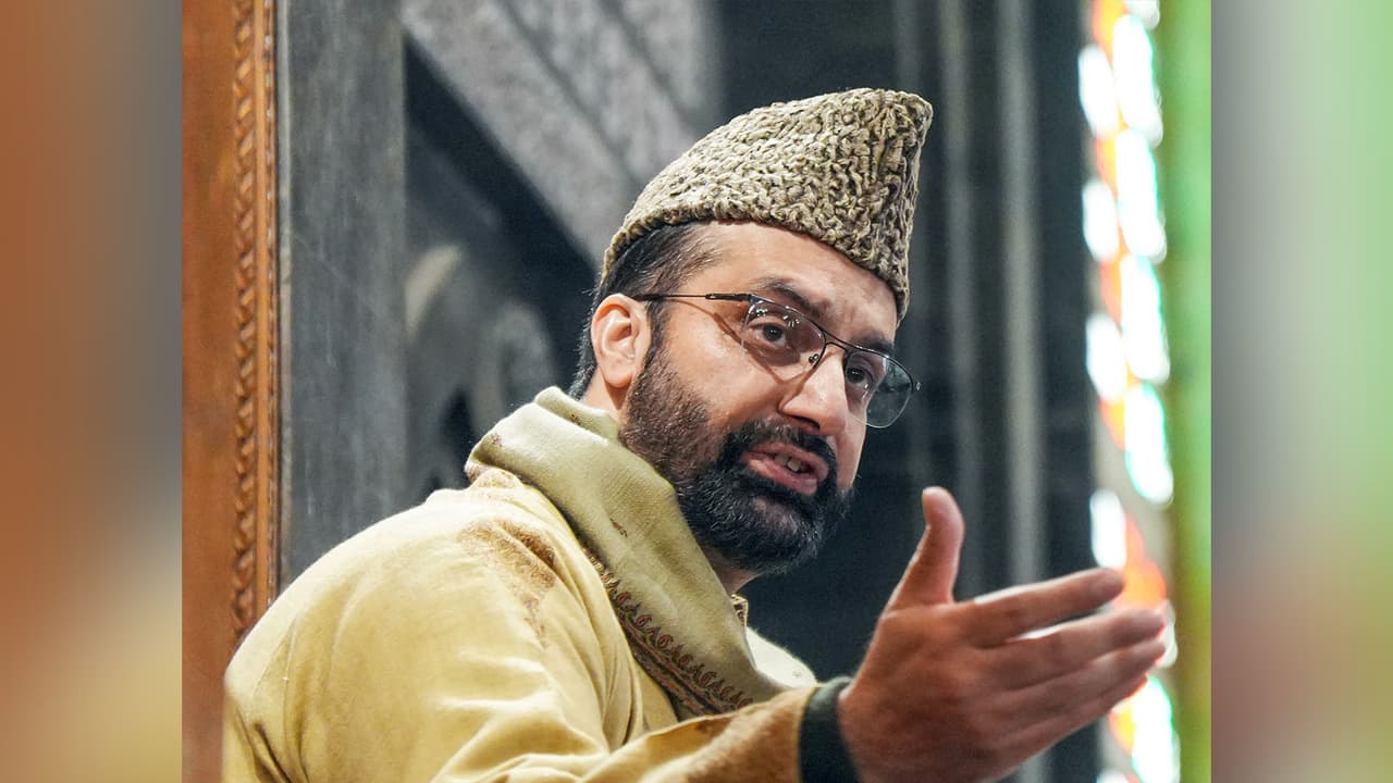 UAPA Ban: Mirwaiz Drops 'Hurriyat Chairman' Title From X, Facebook ...