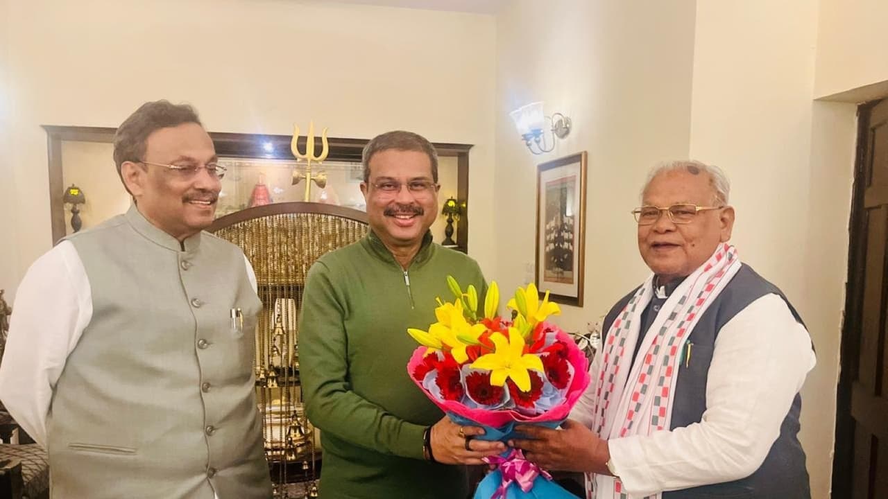 Jitan Ram Manjhi meets Dharmendra Pradhan, rules out cabinet berth talks and affirms Nitish ...