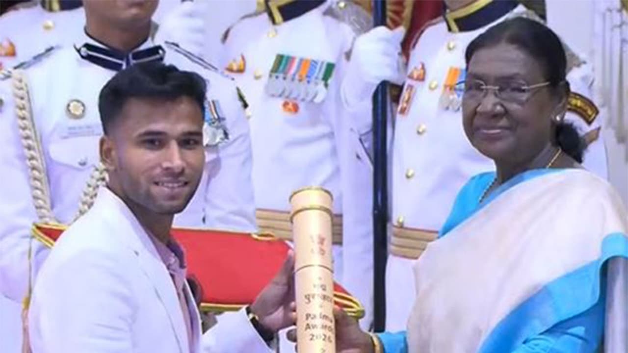 Paralympic gold medallist Praveen Kumar conferred with Padma Shri award ...