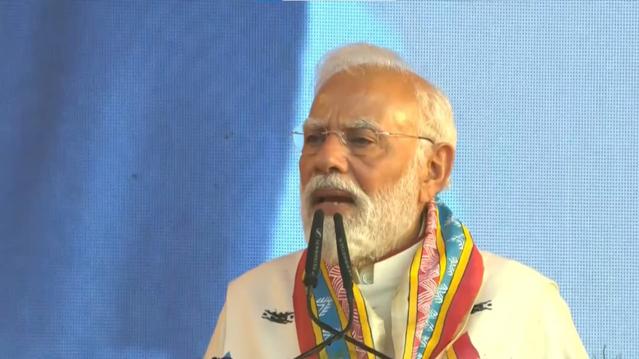 PM Modi in Chhattisgarh says Tiranga replaced Maoist red flag ...