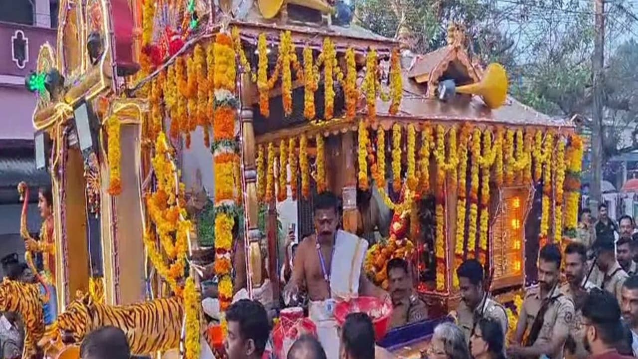 Sabarimala: Thanka Anki procession begins, marking Mandala Pooja ...