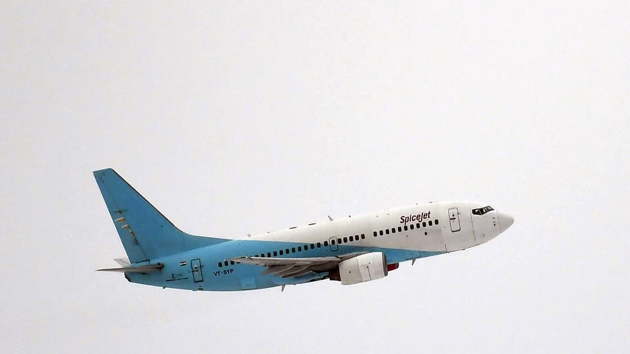 Srinagar Airport cancels one flight due to adverse weather in Delhi ...