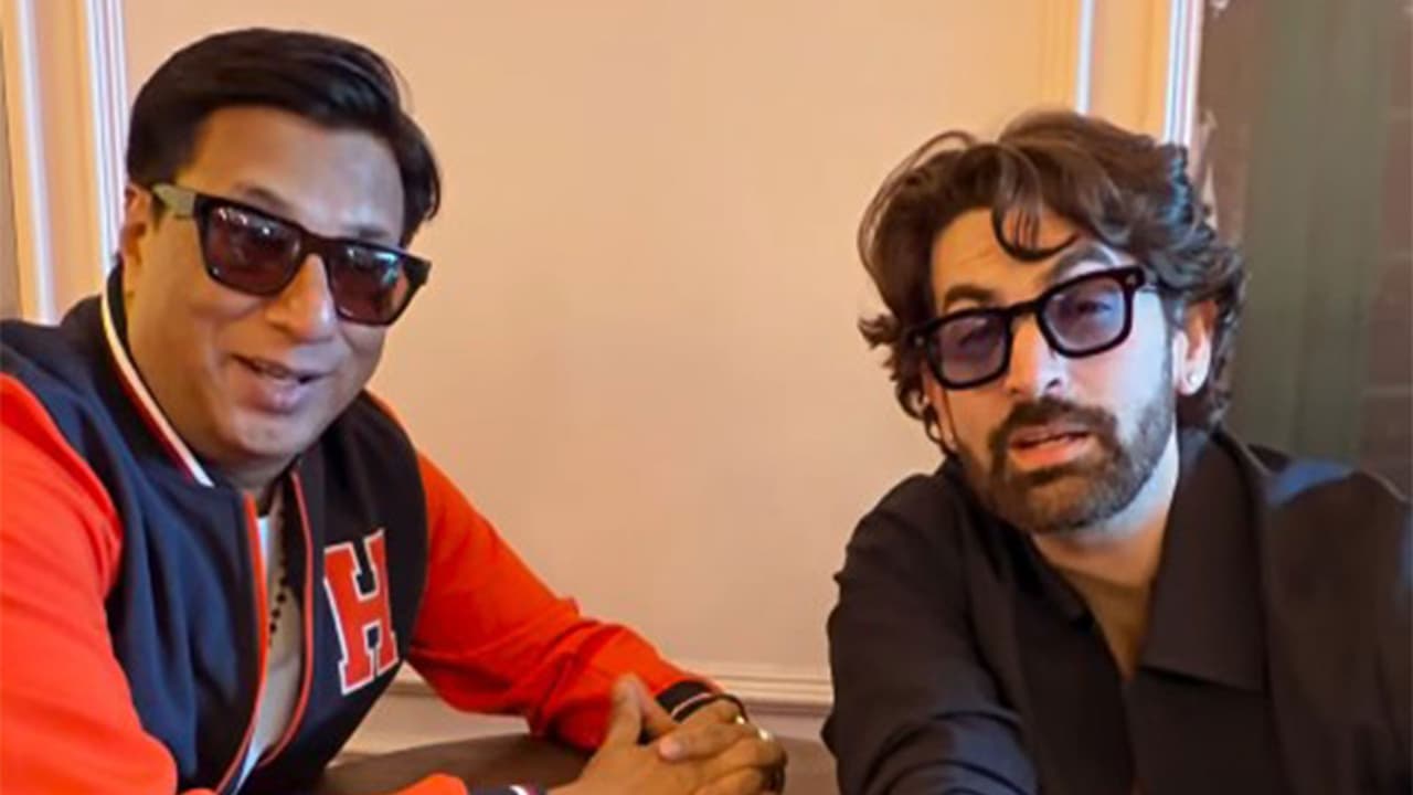 Neil Nitin Mukesh, Madhur Bhandarkar sing during flight delay at ...