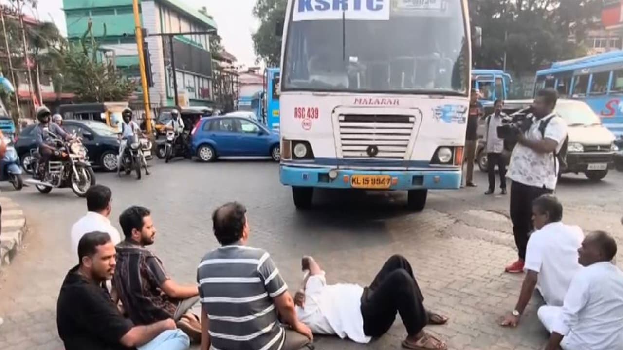 Dalit groups' bandh over student's death disrupts normal life in Kerala ...