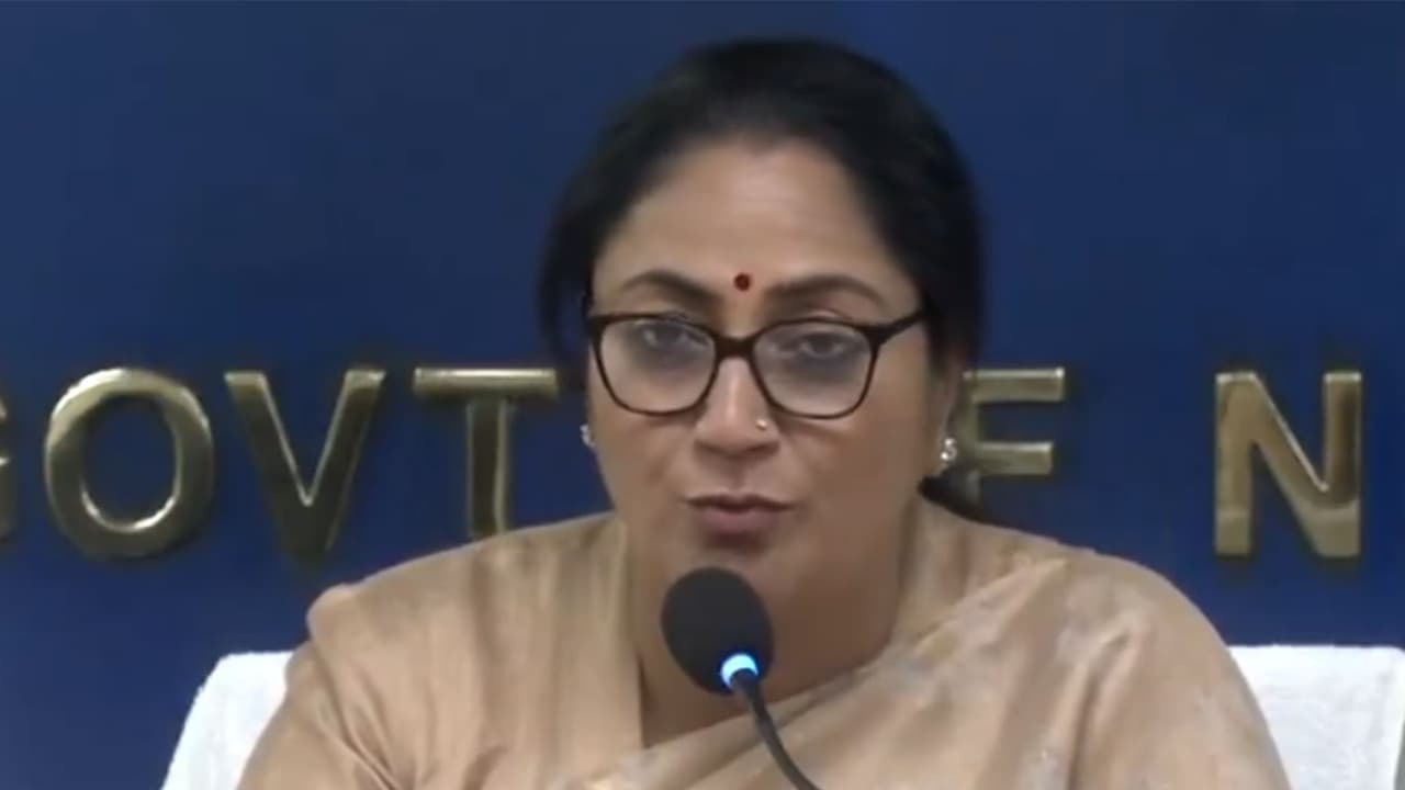 Delhi building collapse: CM Gupta vows strict action on illegal ...