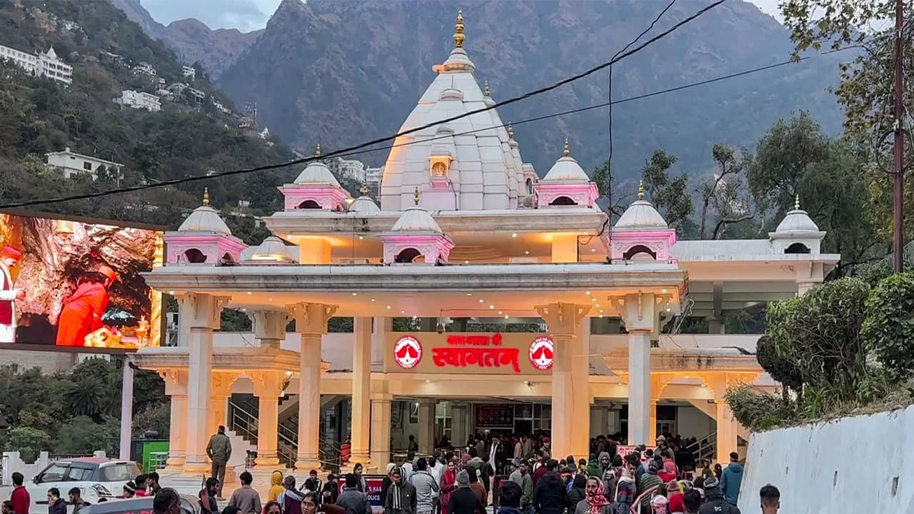 Vaishno Devi: Registration suspended amid massive New Year 2026 rush ...