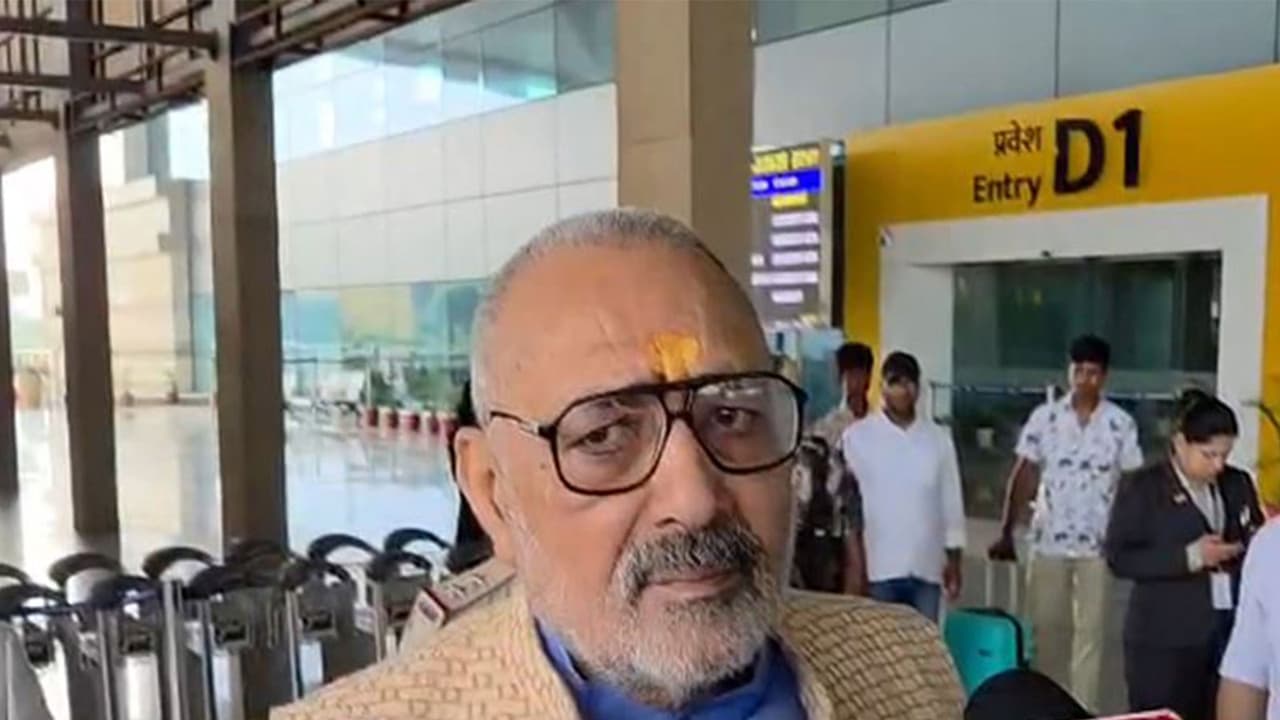 Congress left Bengal to its fate, TMC destroyed it: Giriraj Singh ...