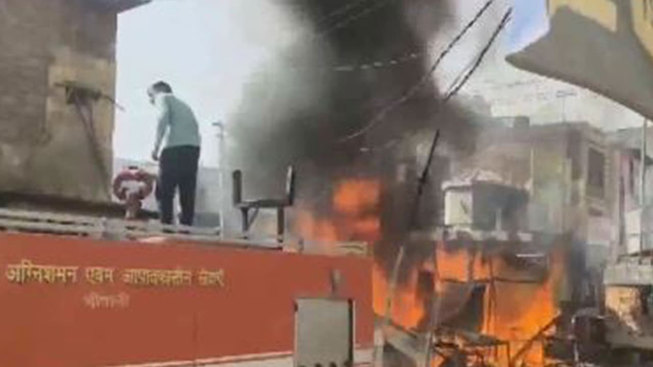 Massive fire engulfs transformer in Haryana's Bhiwani amid heatwave ...