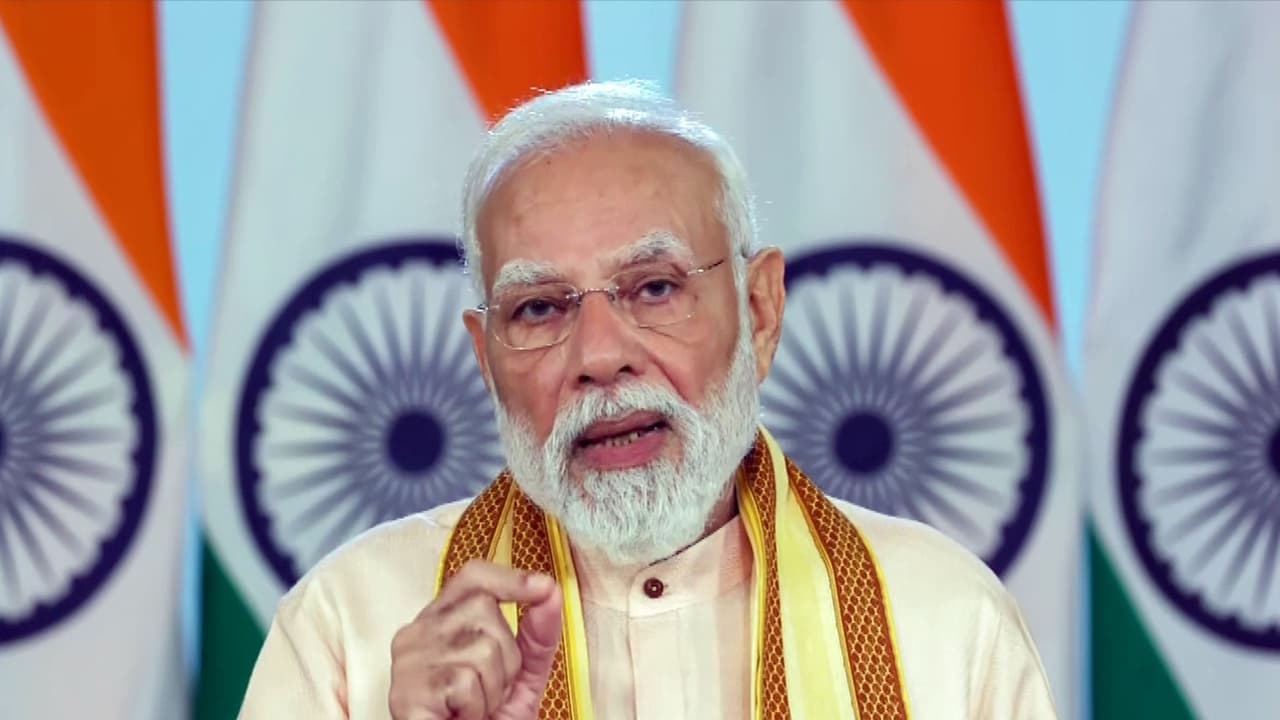 Constitution Day: Modi pays tribute to framers, hails their vision ...