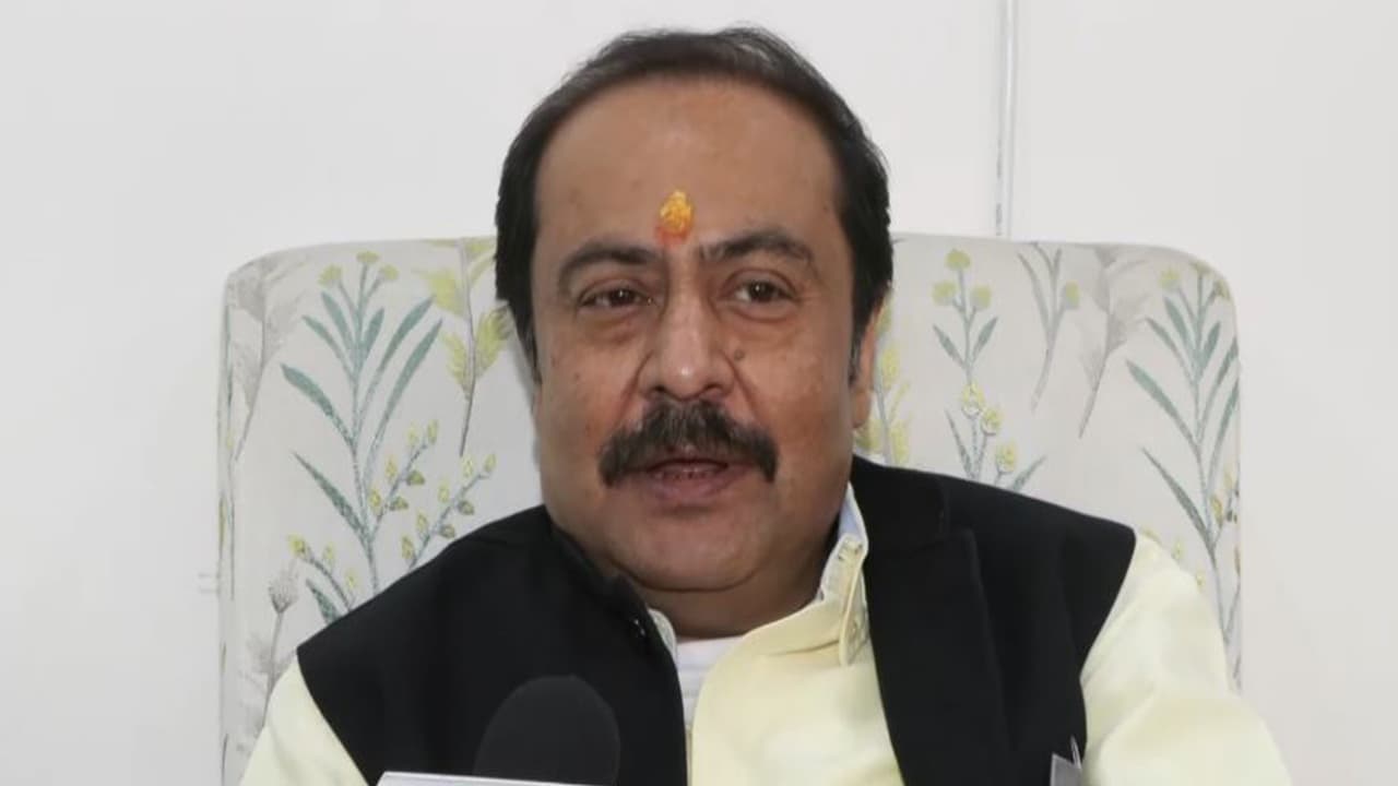 BJP, TMC lock horns over SIR process, BLO deaths in West Bengal | Asianet Newsable