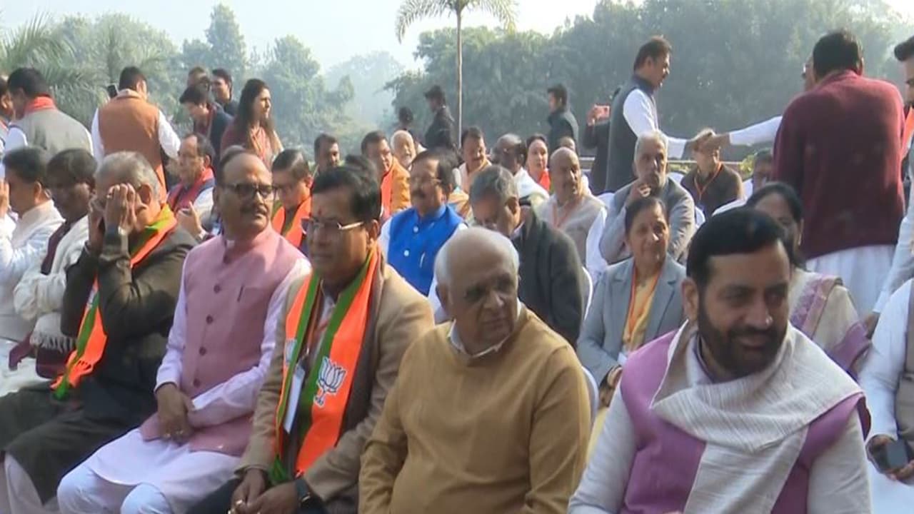 Nitin Nabin set to take charge as BJP chief; CMs, leaders at party HQ ...