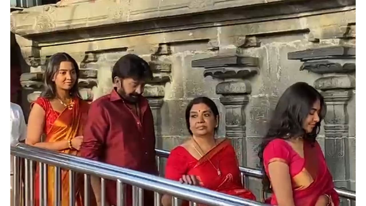 Actress Jeevitha, husband Rajasekhar offer prayers at Tirupati temple ...