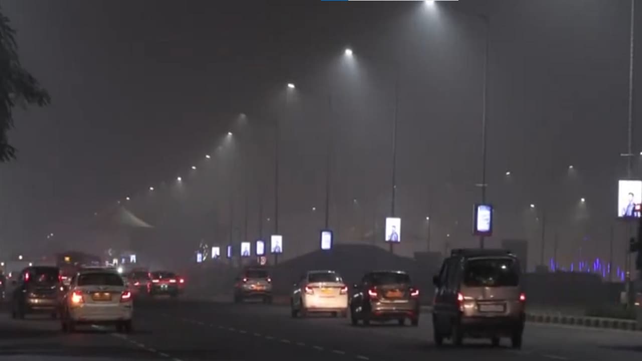 Delhi smog: Air quality remains 'poor' with overall AQI at 288 ...
