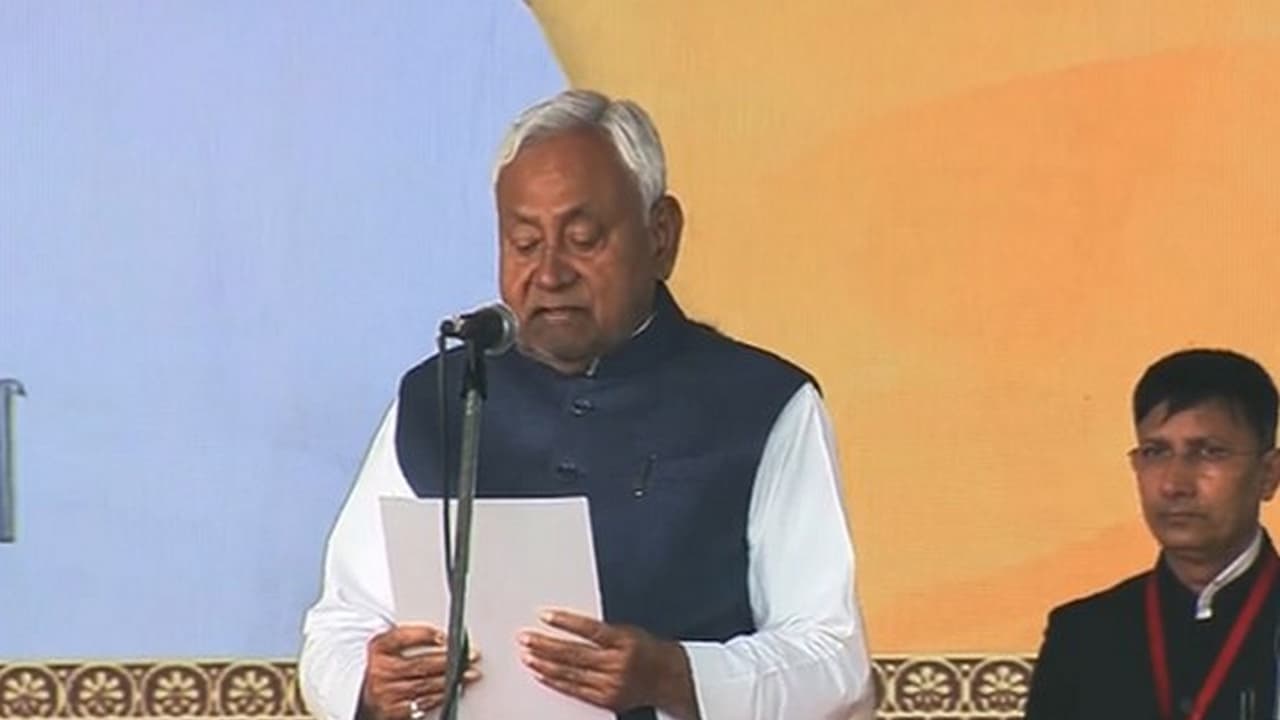 Nitish Kumar Takes Oath as Bihar CM for Record 10th Time After NDA's ...
