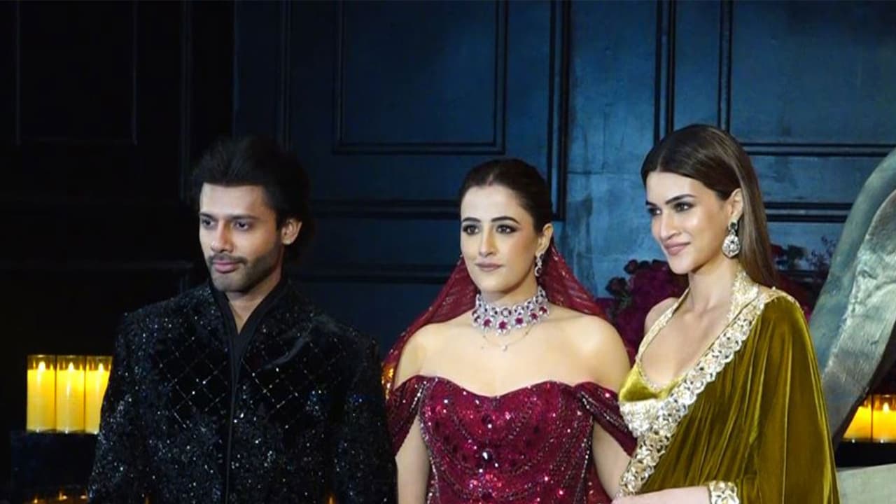 Nupur Sanon-Stebin Ben's grand reception: See Kriti Sanon's look ...