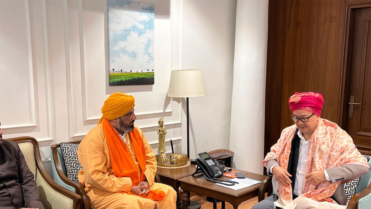 Sufi Council Chairman, Kiren Rijiju discuss role of Dargahs in peace ...