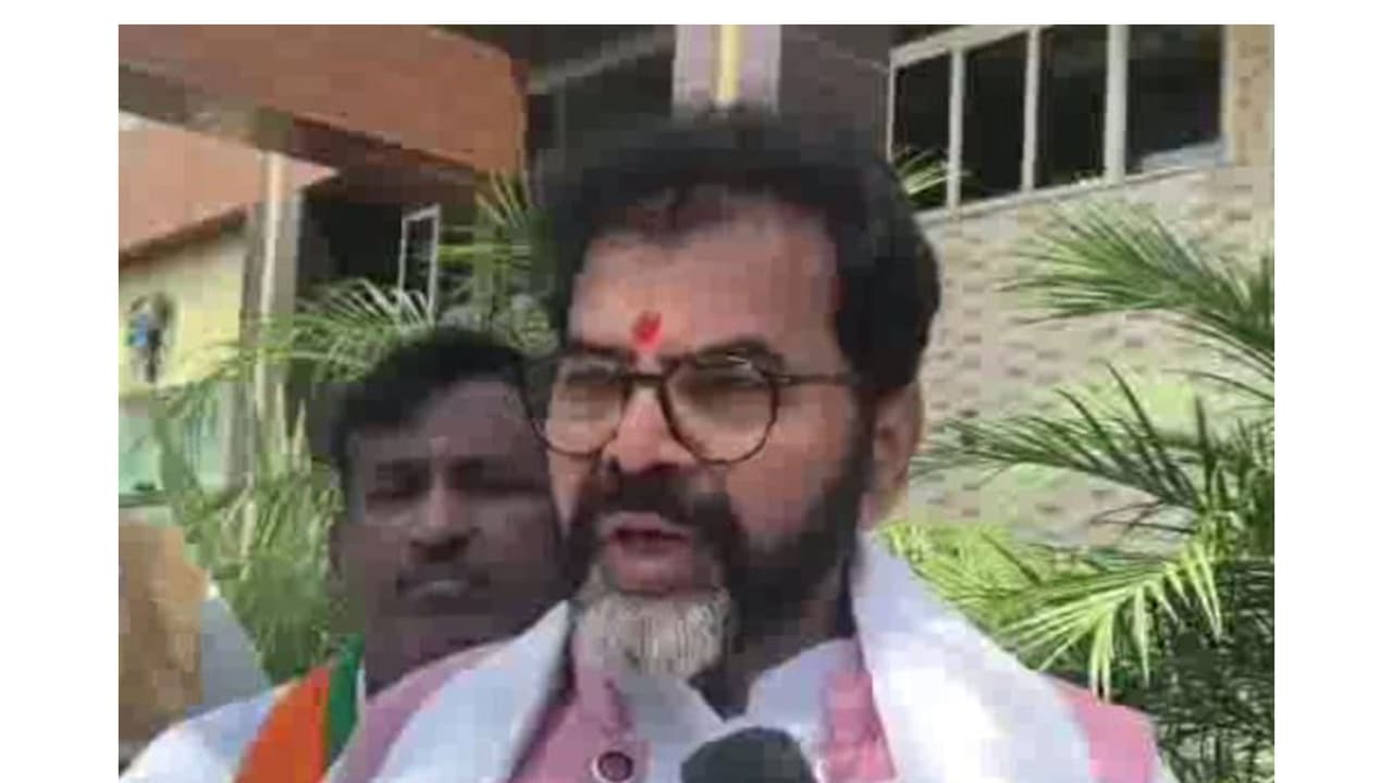 BJP leader attacks 'corrupt' Congress govt in Karnataka post CM's exit ...