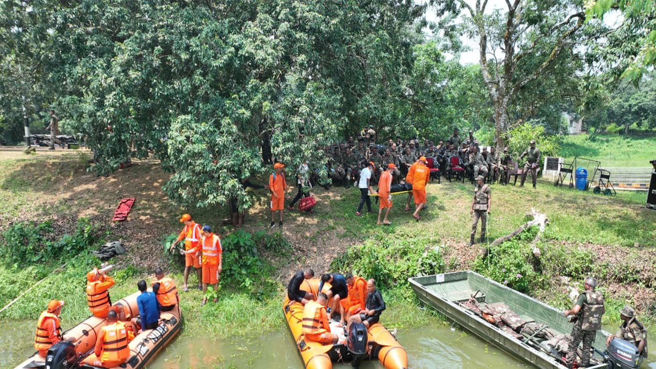 Indian Army, NDRF conduct joint flood relief drill in Agartala ...