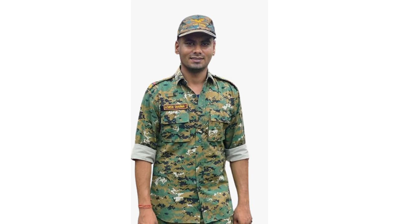 Gallant MP Hawk Force Inspector Ashish Sharma dies in Chhattisgarh ...