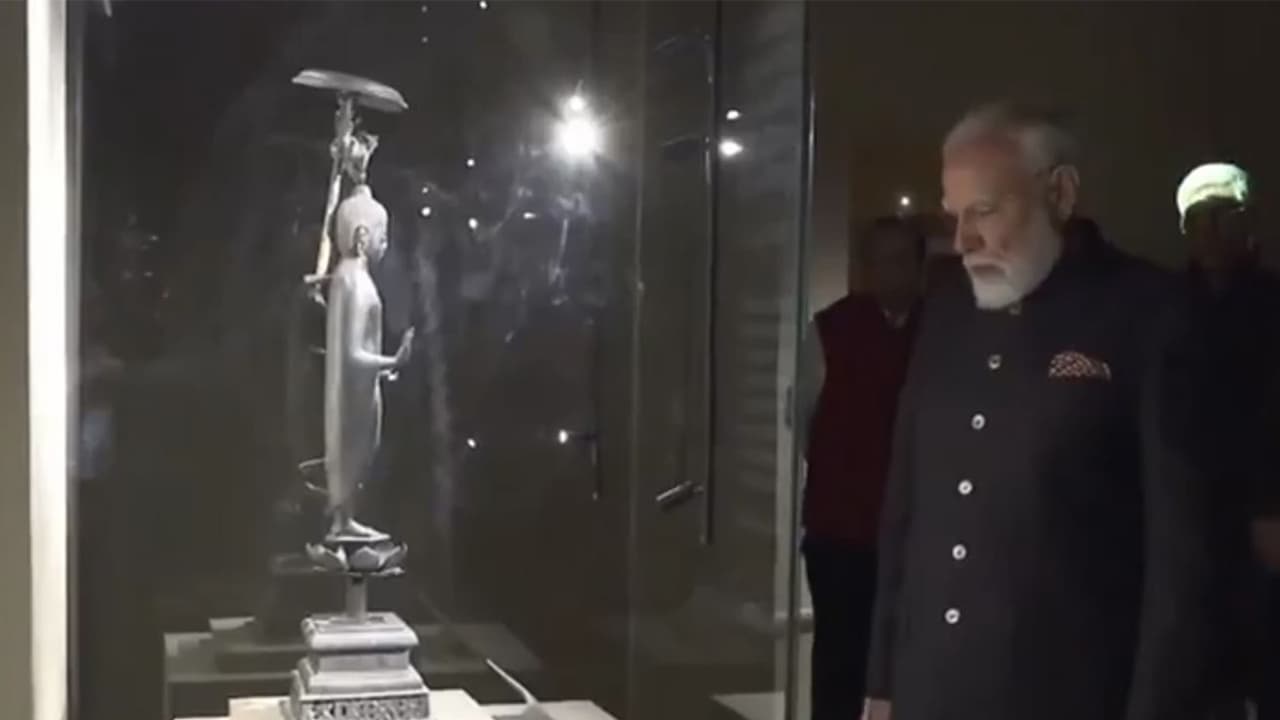 PM Modi inaugurates 'The Light & the Lotus' Buddha relic exhibition ...