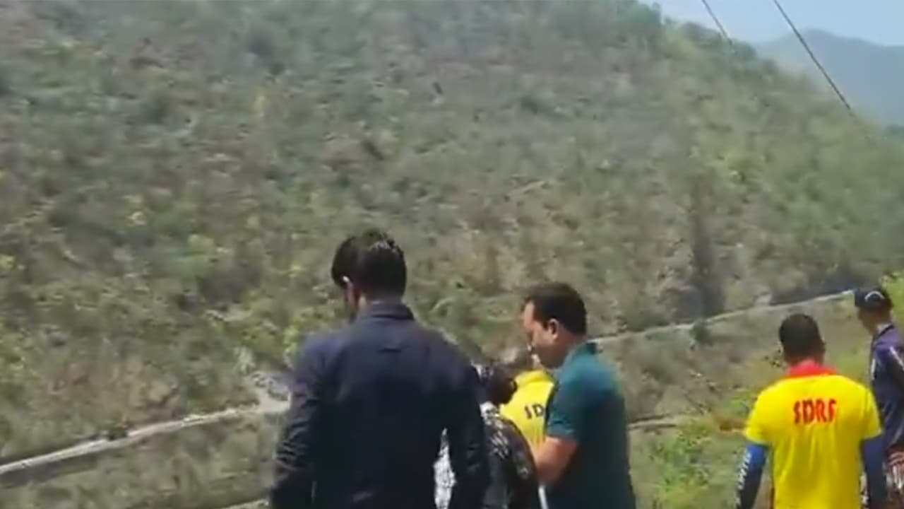 Uttarakhand: Car plunges into gorge in Tehri, another kills 2 | Asianet ...