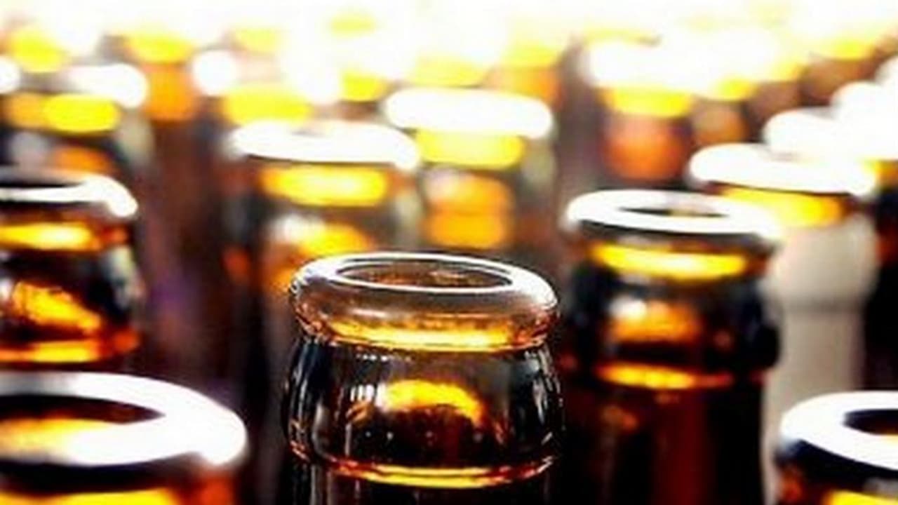 Kerala govt extends bar hours to midnight, Congress stages protest ...