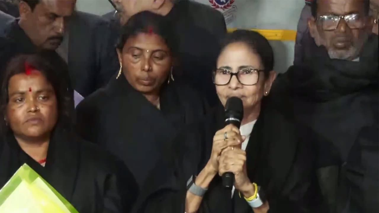 Will EC choose the govt? Mamata Banerjee confronts poll body in Delhi ...