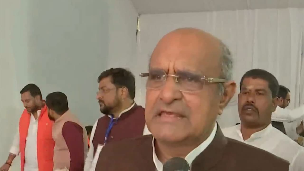 Nitish Kumar takes oath with resolve to make a 'new Bihar': KC Tyagi | Asianet Newsable