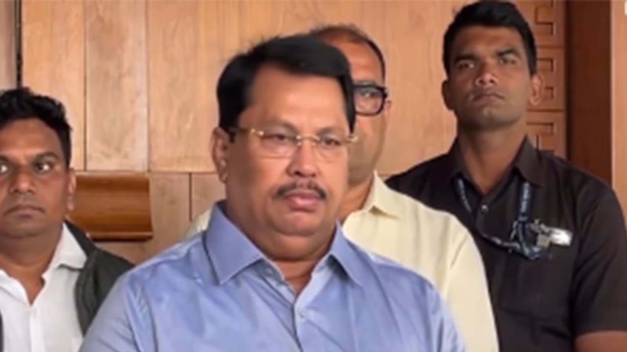 Congress firm on MVA, welcomes Thackeray brothers' unity: Wadettiwar ...