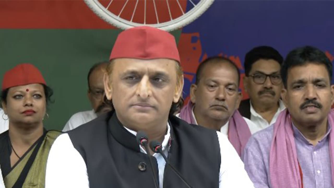 Akhilesh Yadav mocks UP Minister Rajbhar's SP split claims with jibe ...