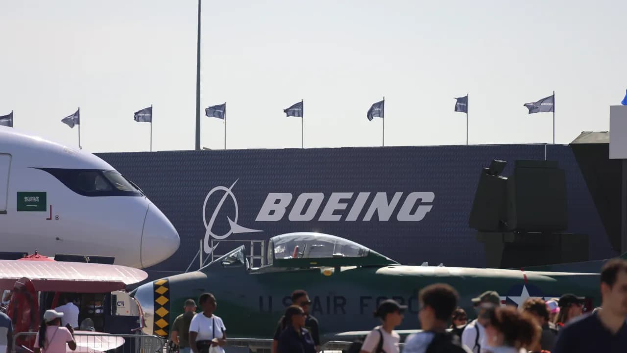 Boeing Stock Gains After CFO Projects Positive Free Cash Flow, Higher ...