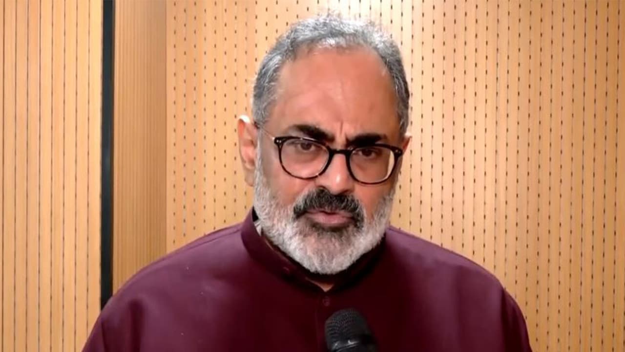 Ex-CPI(M) MLA S Rajendran joins BJP; Chandrasekhar slams Left, Cong ...