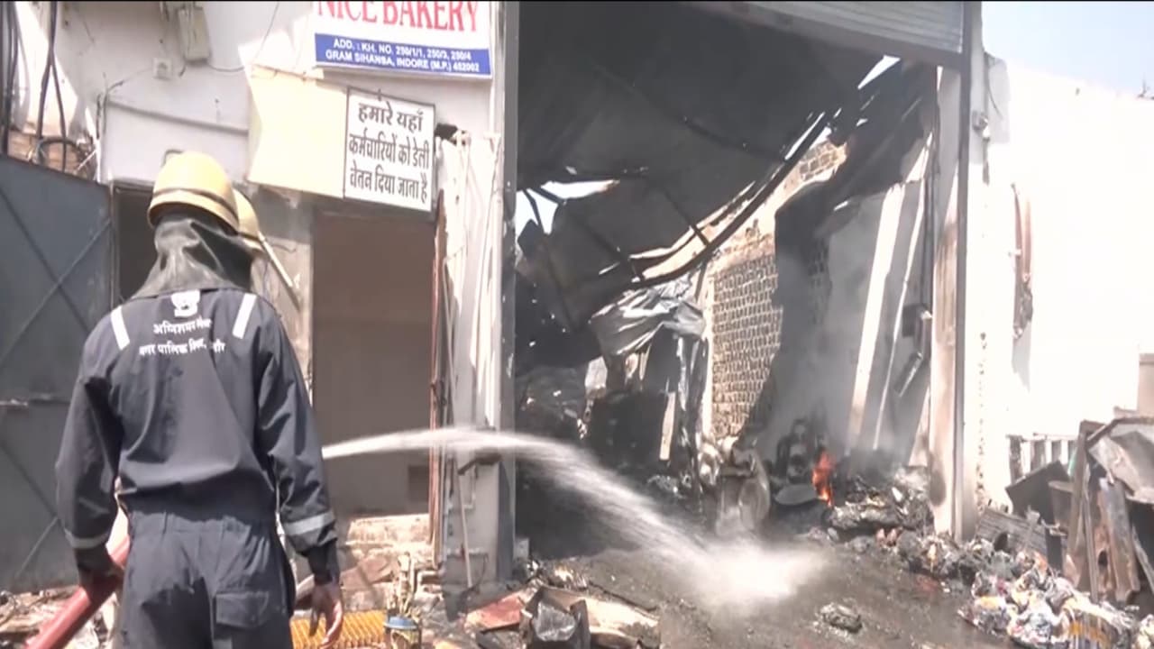 Massive fire guts Indore bakery; 10 LPG cylinders explode, no one hurt ...