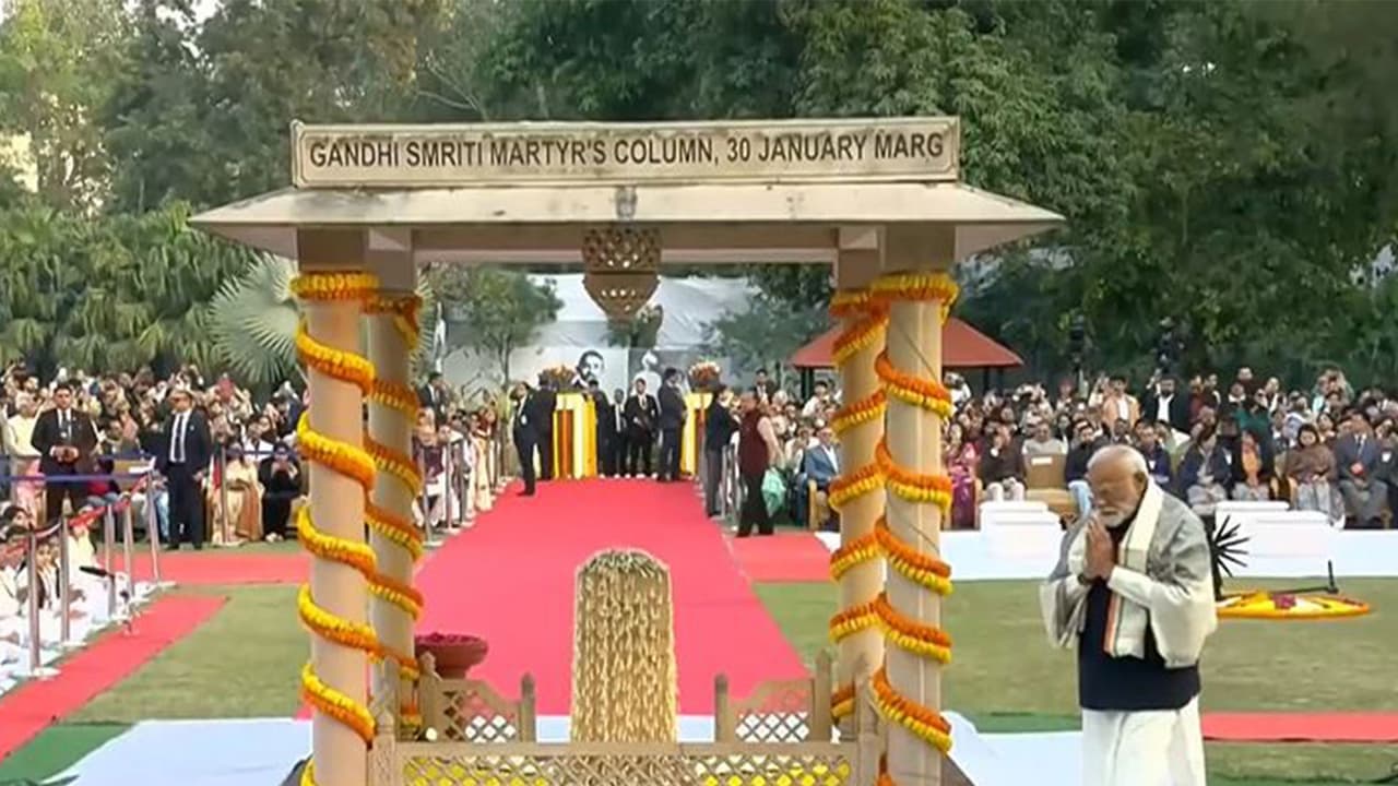 PM Modi remembers Mahatma Gandhi, attends prayer meeting at Gandhi ...