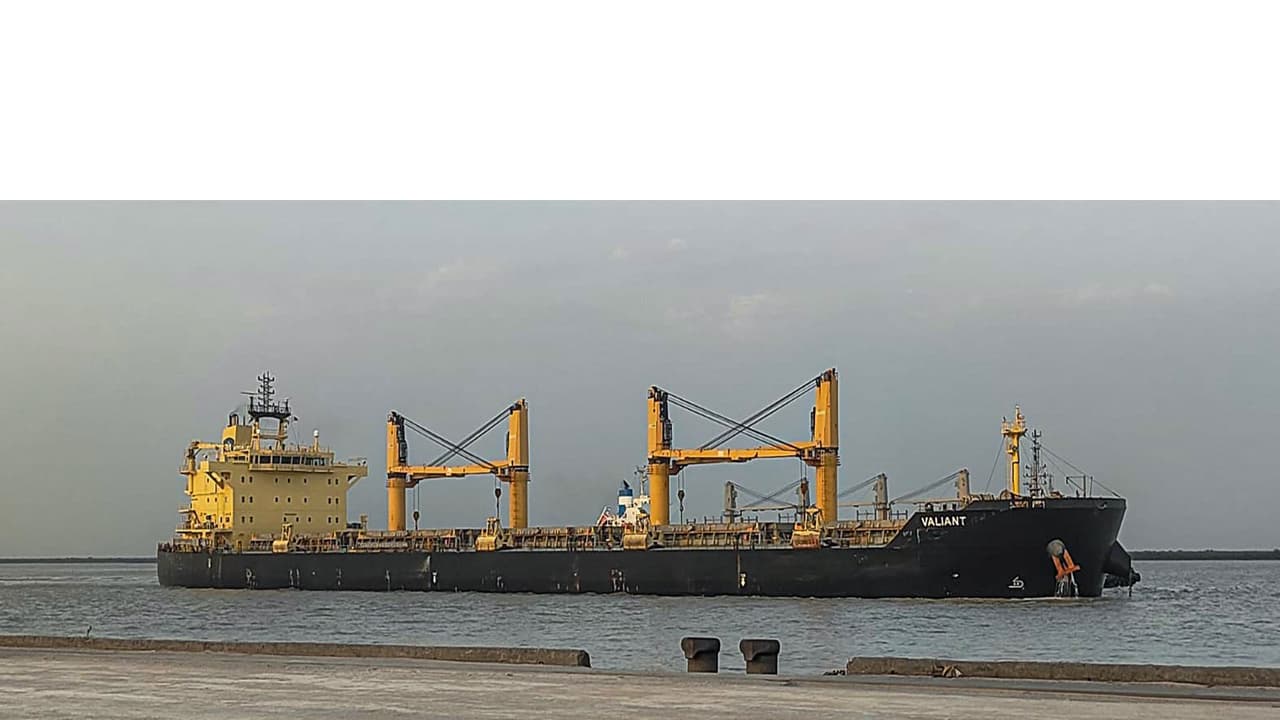 Kandla Port gears up to handle 22 vessels in next 72 hours | Asianet ...